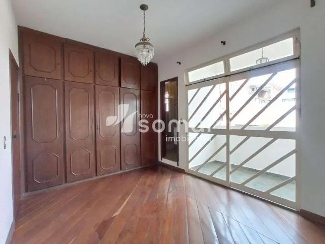 Casa / Sobrado para Venda em Divinópolis/MG Centro 3 Quartos