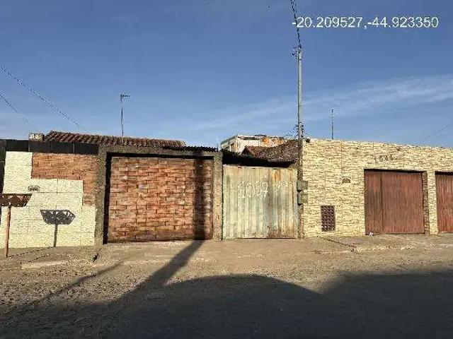 Casa / Sobrado para Venda em Divinópolis/MG Jardim Copacabana 3 Quartos