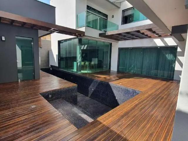 Casa / Sobrado para Venda em Divinópolis/MG Liberdade 4 Quartos
