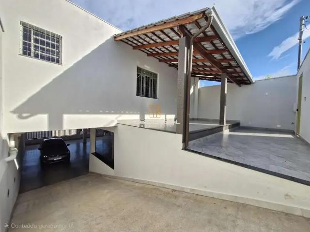 Casa / Sobrado para Venda em Divinópolis/MG Quintino 3 Quartos