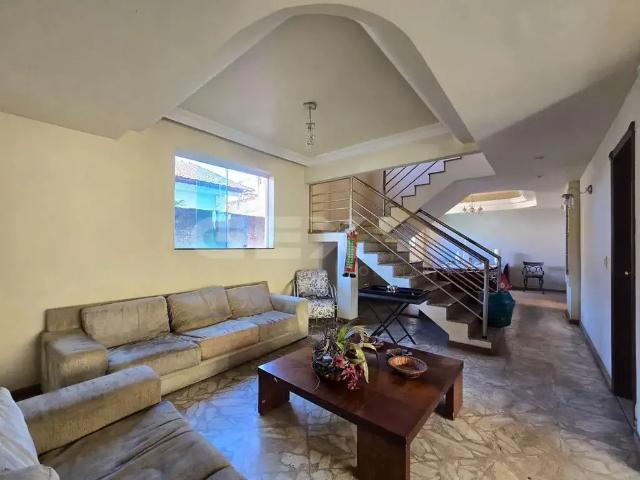 Casa / Sobrado para Venda em Divinópolis/MG São José 5 Quartos