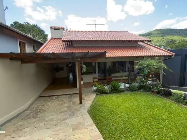Casa / Sobrado para Venda em Dois Irmãos/RS Floresta 3 Quartos