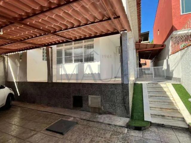 Casa / Sobrado para Venda em Duque de Caxias/RJ Centro 5 Quartos