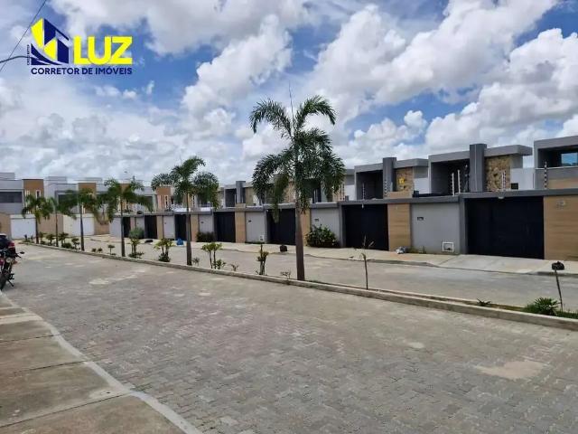Casa / Sobrado para Venda em Eusébio/CE Coité