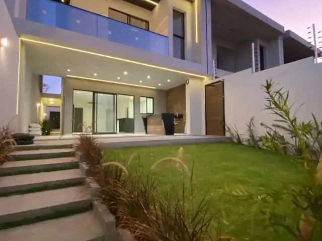 Casa / Sobrado para Venda em Eusébio/CE Eusebio 4 Quartos