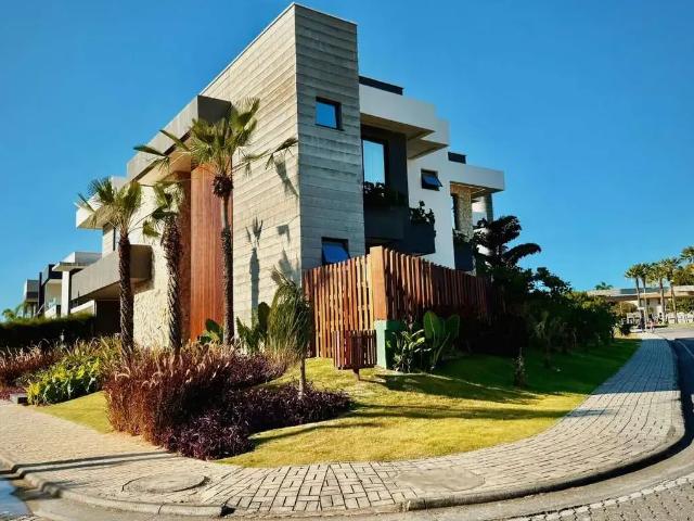 Casa / Sobrado para Venda em Eusébio/CE Precabura 5 Quartos
