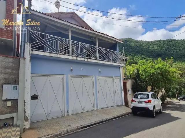 Casa / Sobrado para Venda em Extrema/MG Centro 4 Quartos