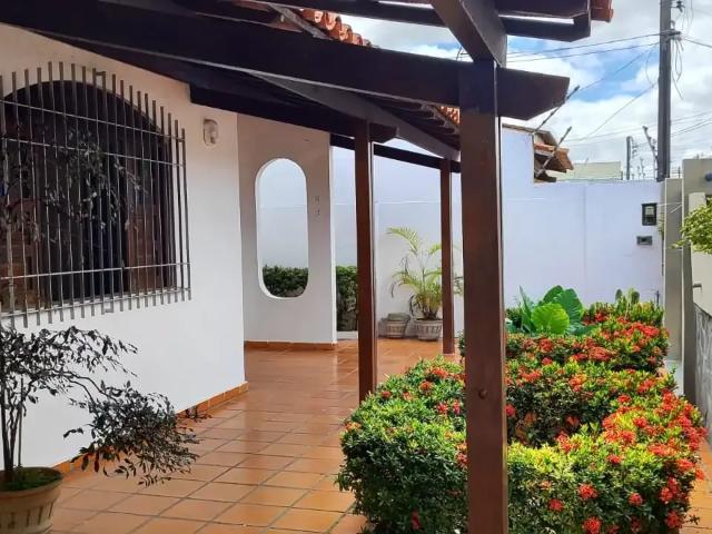 Casa / Sobrado para Venda em Feira de Santana/BA Queimadinha 3 Quartos