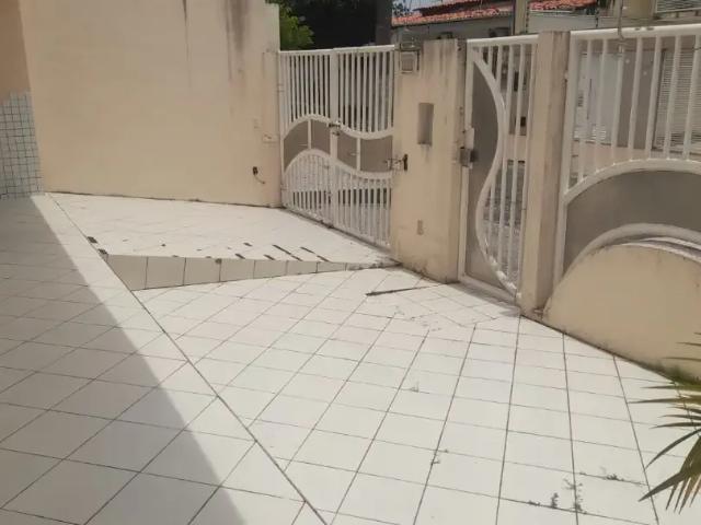 Casa / Sobrado para Venda em Feira de Santana/BA Queimadinha 3 Quartos
