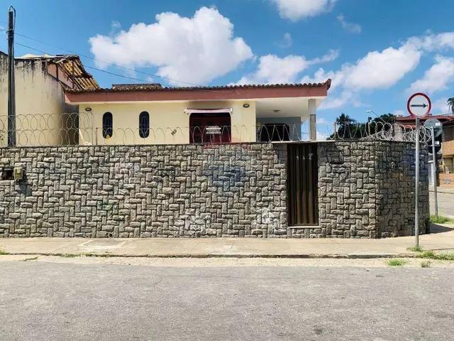 Casa / Sobrado para Venda em Fortaleza/CE Aerolândia 3 Quartos