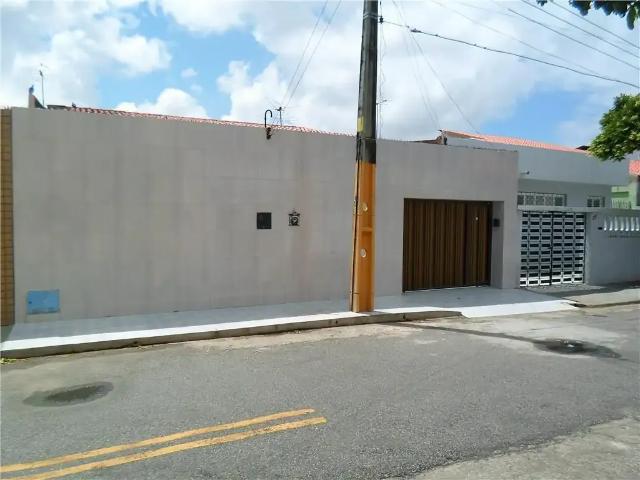 Casa / Sobrado para Venda em Fortaleza/CE Amadeu Furtado 3 Quartos