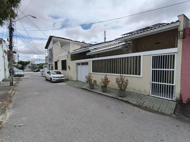 Casa / Sobrado para Venda em Fortaleza/CE Benfica 5 Quartos