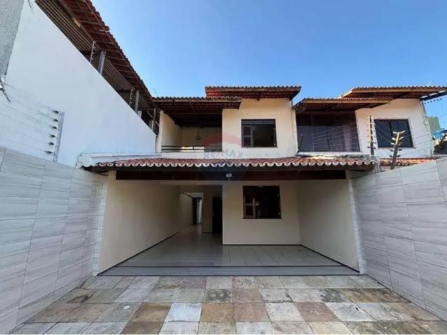 Casa / Sobrado para Venda em Fortaleza/CE Cidade dos Funcionários 4 Quartos