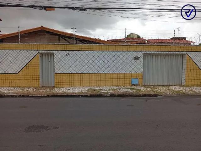 Casa / Sobrado para Venda em Fortaleza/CE Cidade dos Funcionários 4 Quartos