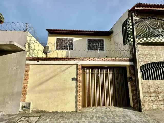 Casa / Sobrado para Venda em Fortaleza/CE Cidade dos Funcionários 3 Quartos