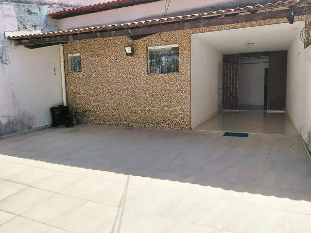 Casa / Sobrado para Venda em Fortaleza/CE Cidade dos Funcionários 3 Quartos