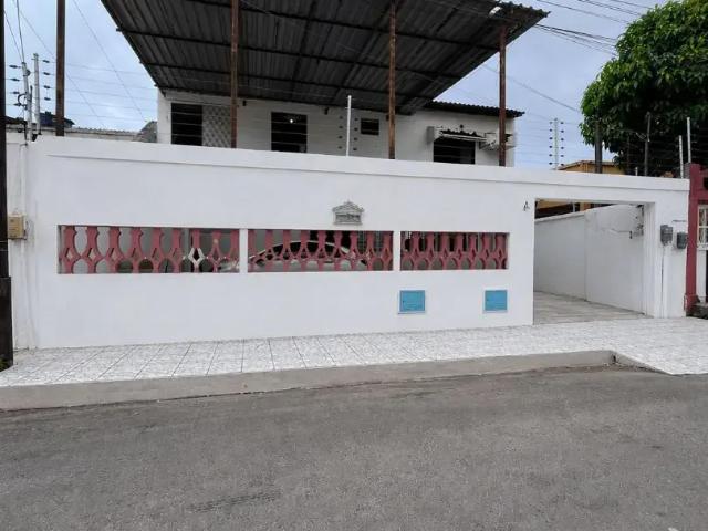 Casa / Sobrado para Venda em Fortaleza/CE Conjunto Ceará I 6 Quartos