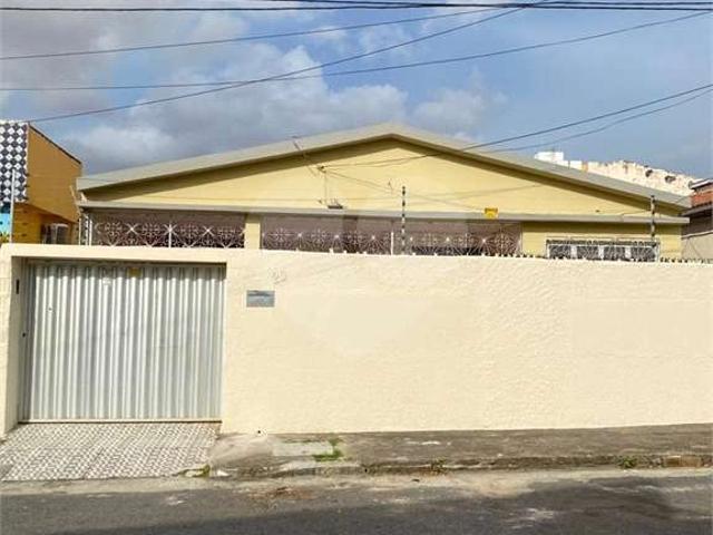 Casa / Sobrado para Venda em Fortaleza/CE Fátima 3 Quartos