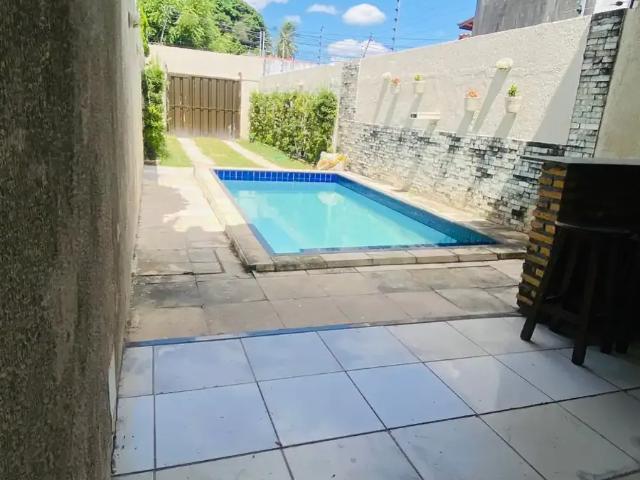 Casa / Sobrado para Venda em Fortaleza/CE Guajerú 3 Quartos