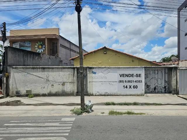 Casa / Sobrado para Venda em Fortaleza/CE Itaperi 6 Quartos