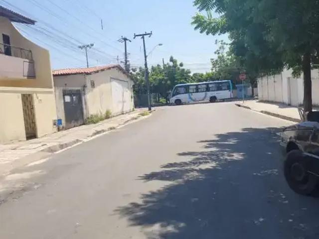 Casa / Sobrado para Venda em Fortaleza/CE Jangurussu 3 Quartos