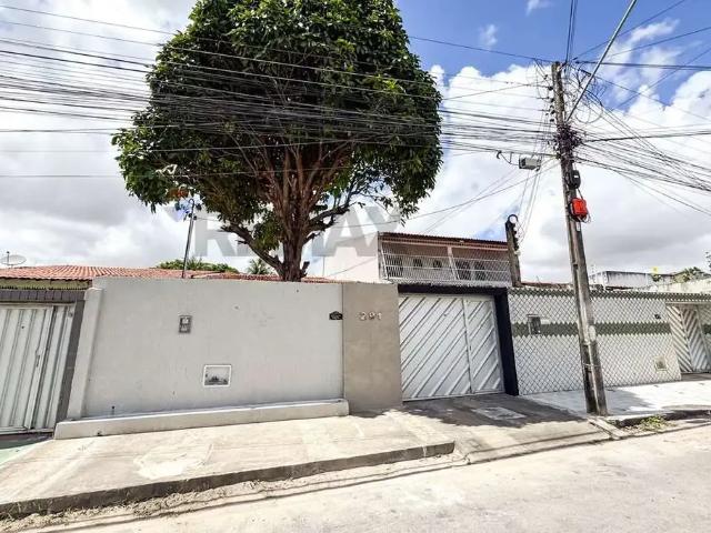 Casa / Sobrado para Venda em Fortaleza/CE Jóquei Clube 4 Quartos