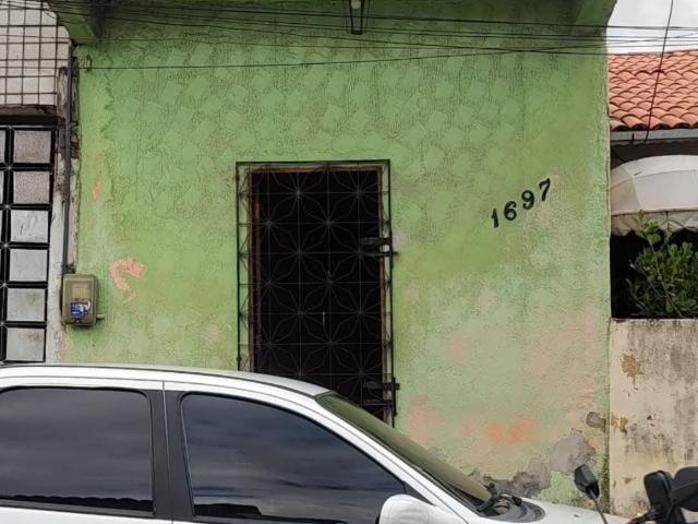 Casa / Sobrado para Venda em Fortaleza/CE Montese 1 Quartos