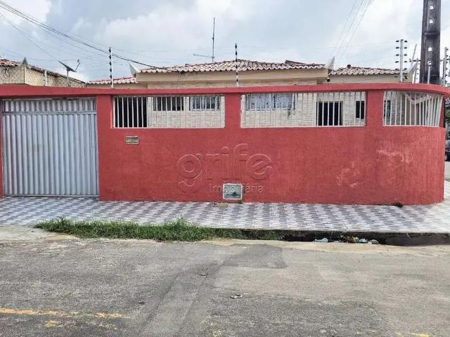 Casa / Sobrado para Venda em Fortaleza/CE Montese 4 Quartos