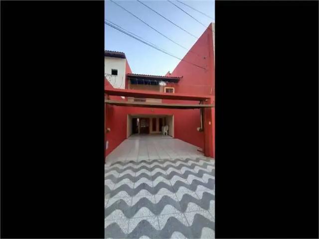 Casa / Sobrado para Venda em Fortaleza/CE Montese 4 Quartos