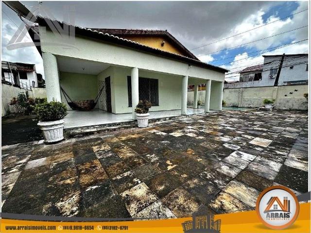 Casa / Sobrado para Venda em Fortaleza/CE Montese 4 Quartos