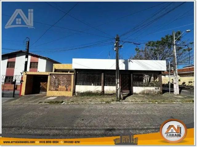 Casa / Sobrado para Venda em Fortaleza/CE Montese 4 Quartos