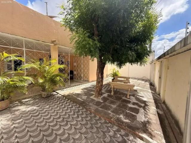 Casa / Sobrado para Venda em Fortaleza/CE Montese 5 Quartos