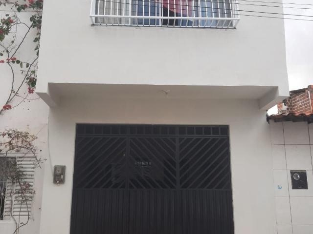 Casa / Sobrado para Venda em Fortaleza/CE Pici 3 Quartos