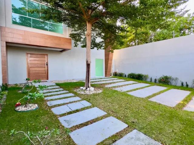 Casa / Sobrado para Venda em Fortaleza/CE Sapiranga 4 Quartos