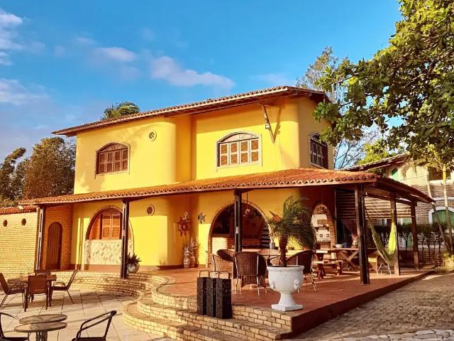 Casa / Sobrado para Venda em Fortim/CE Centro 9 Quartos
