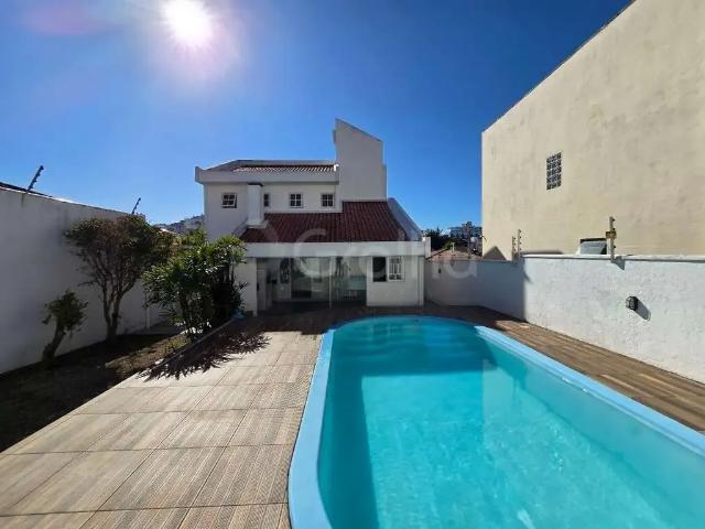 Casa / Sobrado para Venda em Florianópolis/SC Coqueiros 4 Quartos