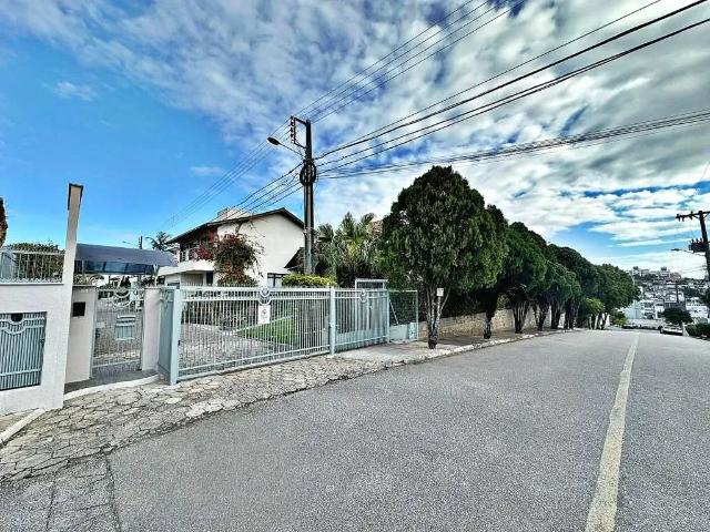 Casa / Sobrado para Venda em Florianópolis/SC Coqueiros 4 Quartos