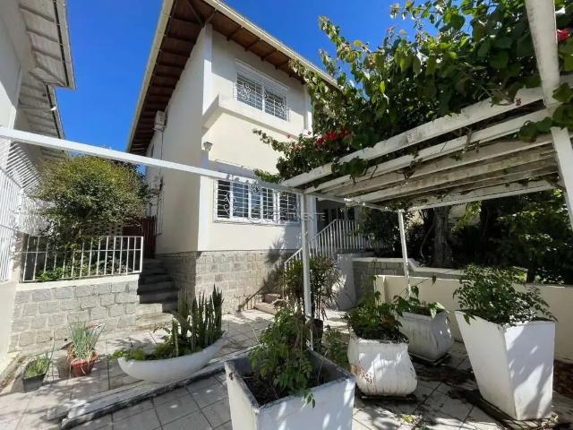 Casa / Sobrado para Venda em Florianópolis/SC Coqueiros 4 Quartos