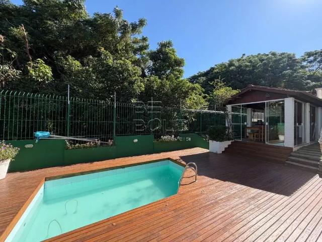 Casa / Sobrado para Venda em Florianópolis/SC Coqueiros 4 Quartos