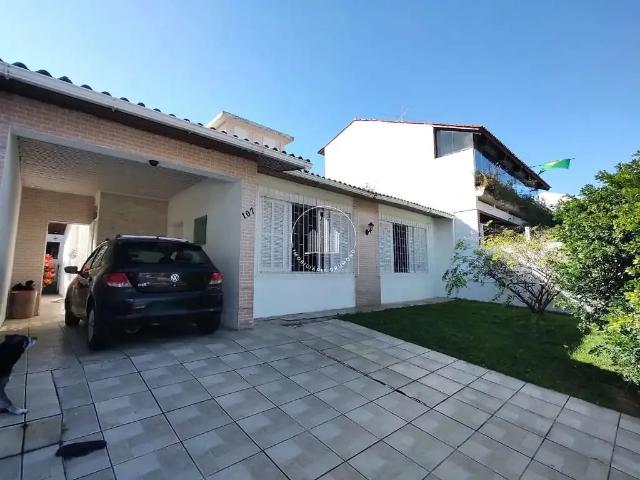 Casa / Sobrado para Venda em Florianópolis/SC Coqueiros 4 Quartos