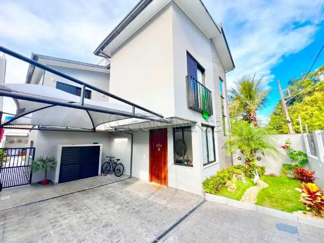 Casa / Sobrado para Venda em Florianópolis/SC Coqueiros 5 Quartos