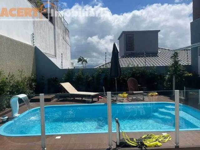 Casa / Sobrado para Venda em Florianópolis/SC Coqueiros 5 Quartos