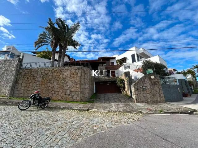 Casa / Sobrado para Venda em Florianópolis/SC Coqueiros 5 Quartos