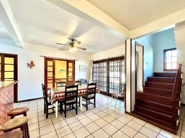 Casa / Sobrado para Venda em Florianópolis/SC Cachoeira do Bom Jesus 6 Quartos