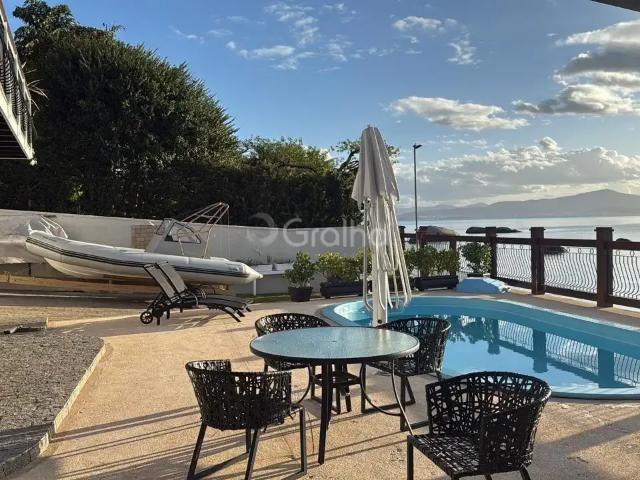 Casa / Sobrado para Venda em Florianópolis/SC Cacupé 3 Quartos