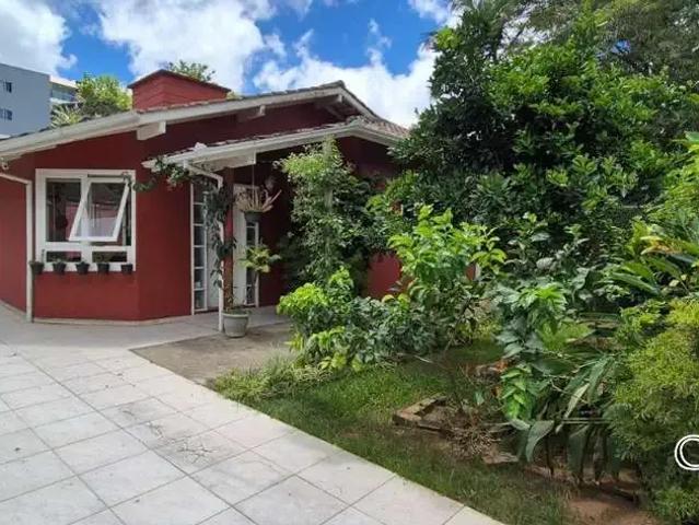Casa / Sobrado para Venda em Florianópolis/SC Cacupé 3 Quartos