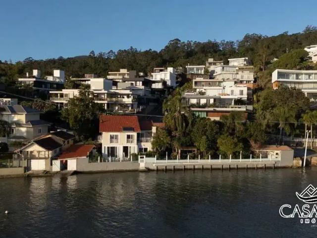 Casa / Sobrado para Venda em Florianópolis/SC Cacupé 4 Quartos