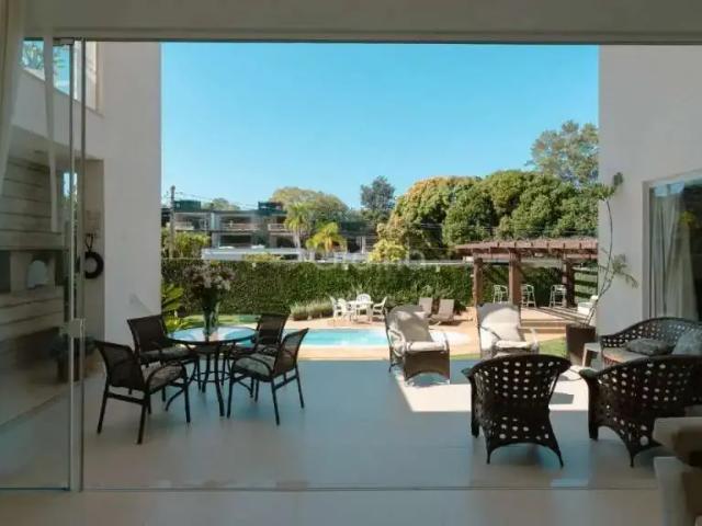 Casa / Sobrado para Venda em Florianópolis/SC Cacupé 6 Quartos