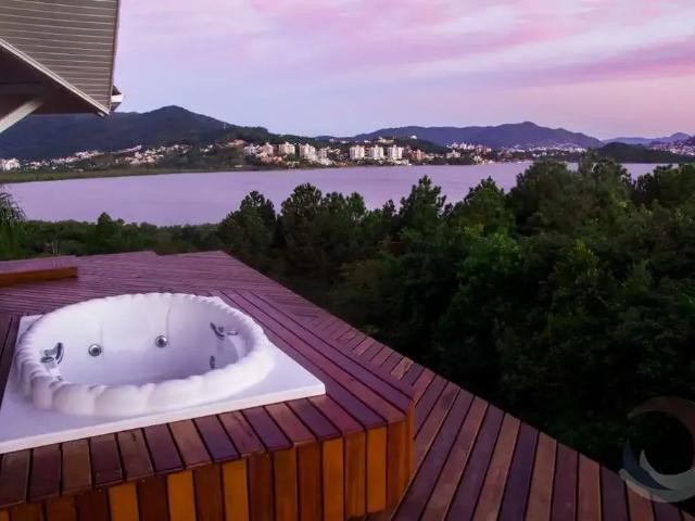 Casa / Sobrado para Venda em Florianópolis/SC Cacupé 7 Quartos