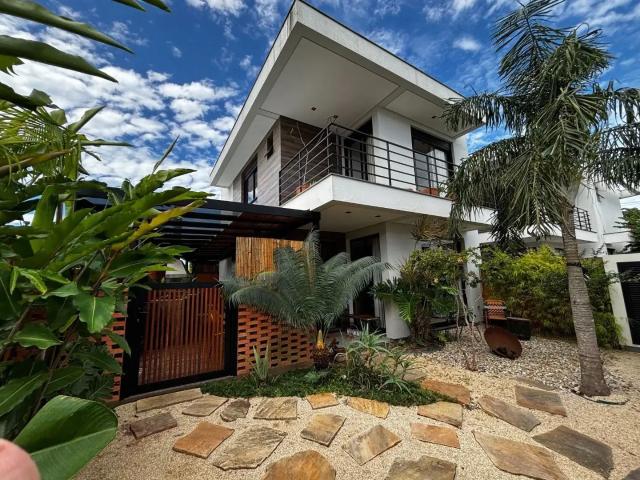 Casa / Sobrado para Venda em Florianópolis/SC Campeche 3 Quartos